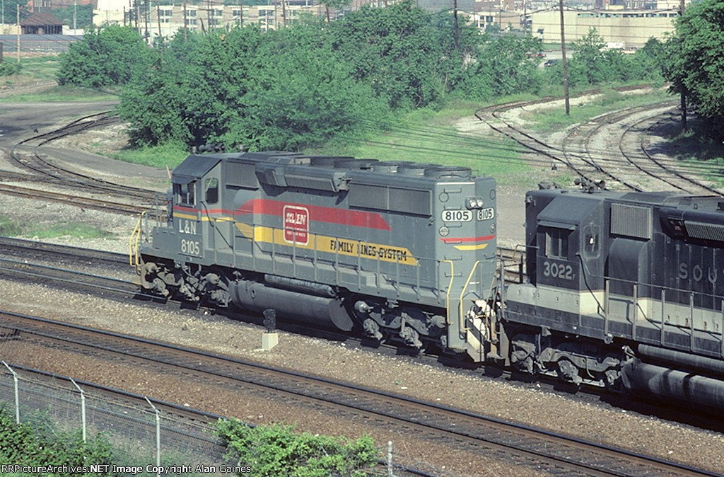 L&N SD40-2 8105